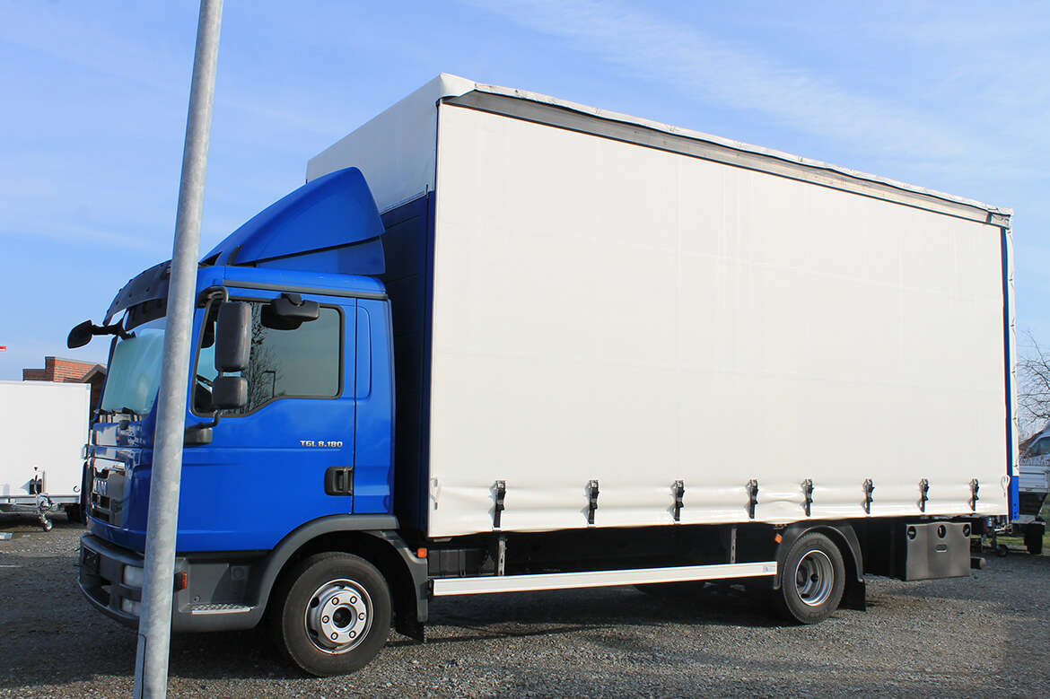 Passgenauer Planen-Aufbau - Schoon Fahrzeugsysteme